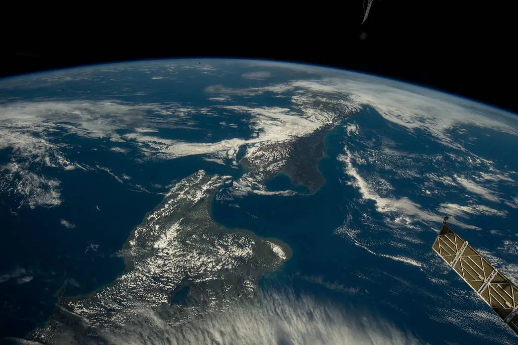 When growth is an impediment to prosperity – Heliocene